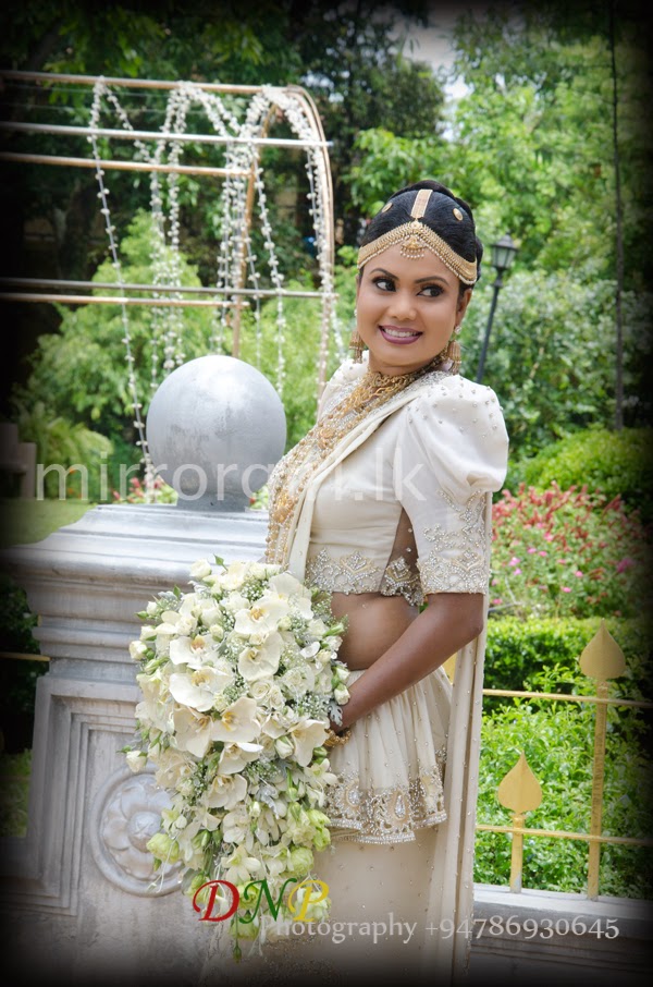 Srilankan famous Actress Gayesha perera Wedding Photos