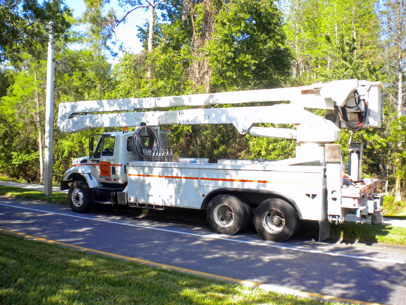 Commercial Truck Success Blog: Power Line Crew Uses Trucks to Reach For ...