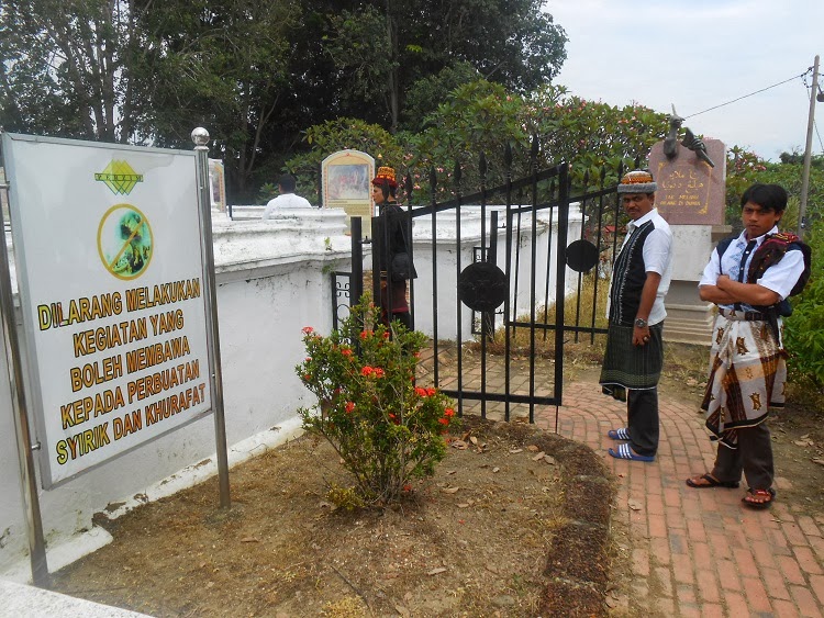 SENI LAMA MELAYU (MALAY OLDEN ART): Batu nesan Aceh di makam Hang Tuah ...