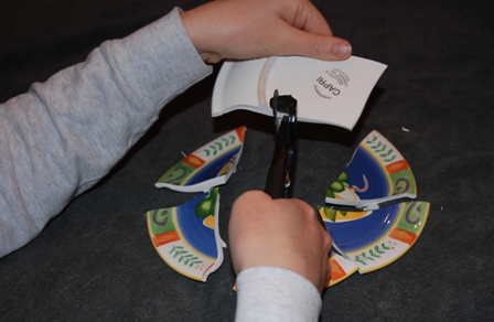 Mosaics by Kim Finlan: How to Chip A Plate to Mosaic with the Full Plate