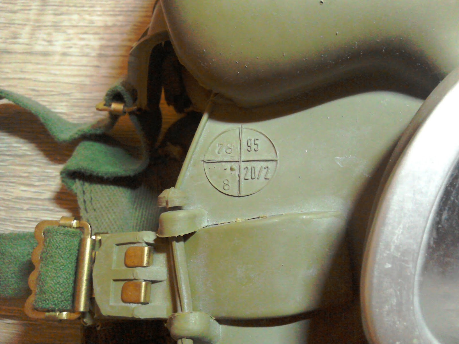 Mr. Aphoristic: Polish MP4 "Bulldog" Gas Mask