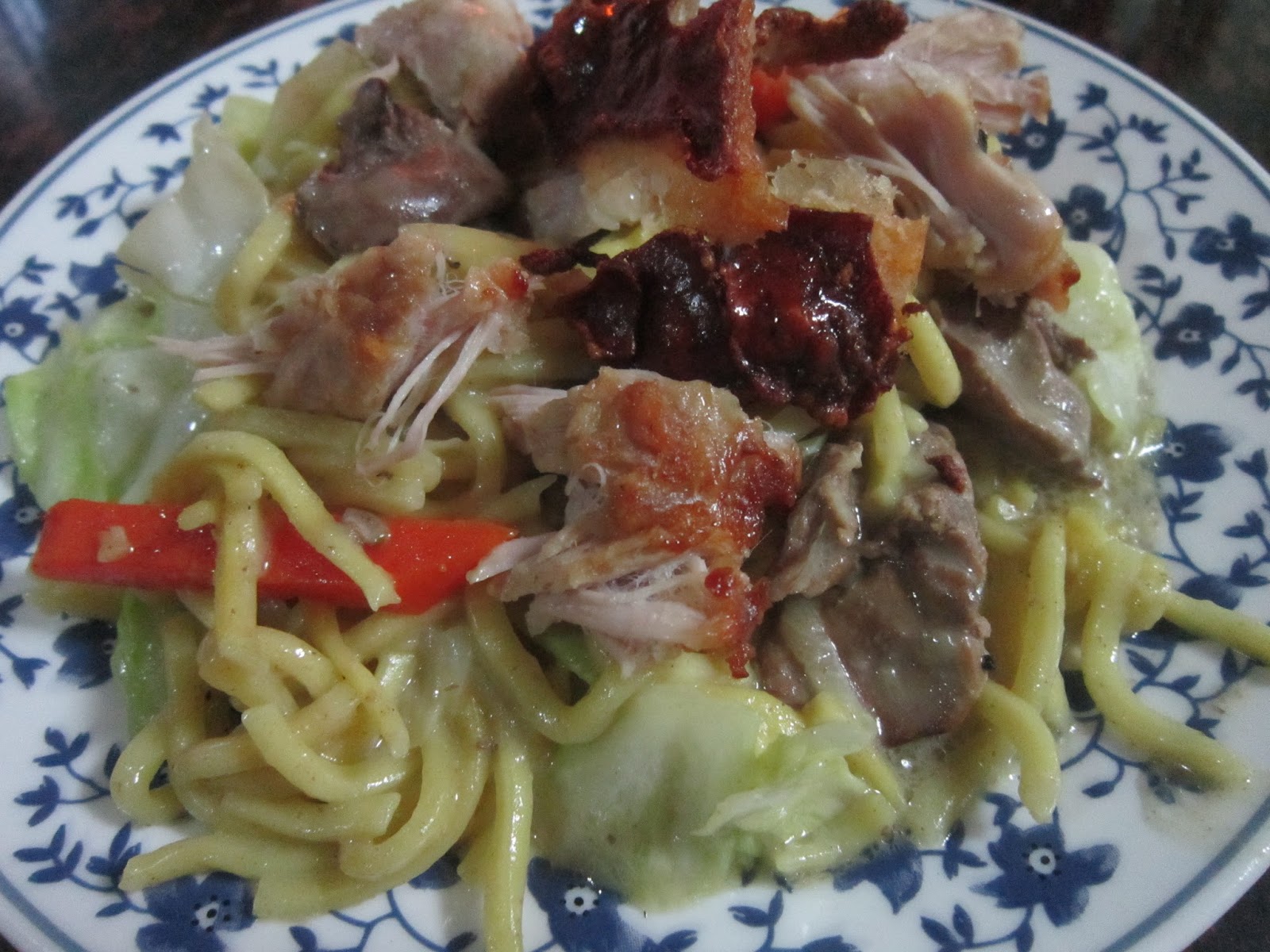 PANCIT LOMI GUISADO with LECHON KAWALI