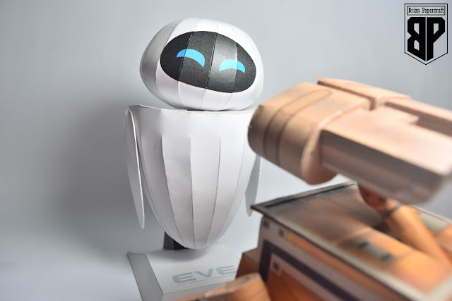 Wall-e and Eve Papercraft - Brian Papercraft