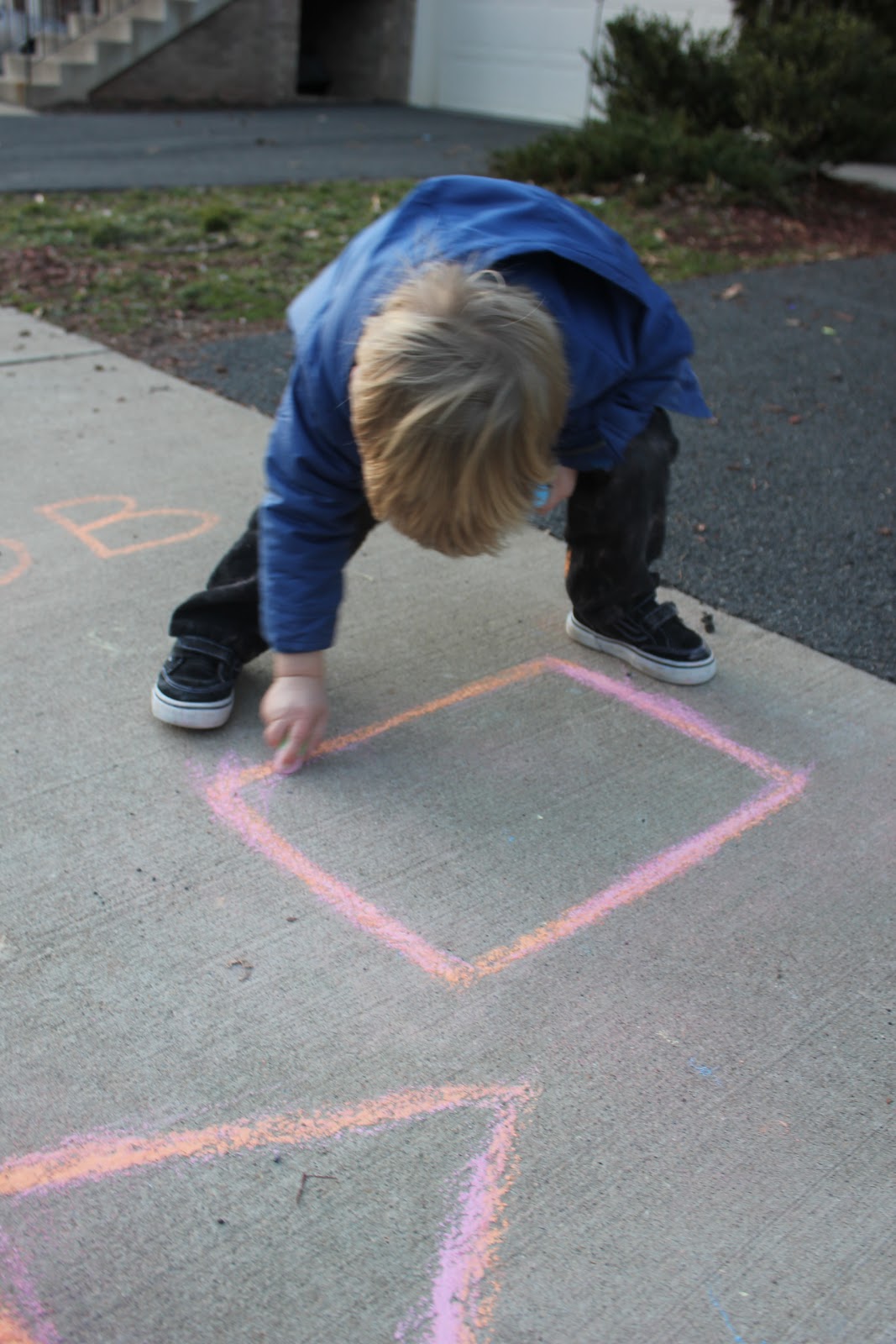 Momma's Fun World: Alphabet/Shape chalk fun