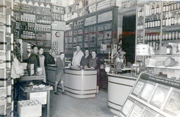 Fotos Viejas de Mar del Plata: LOS ALMACENES DE MAR DEL PLATA