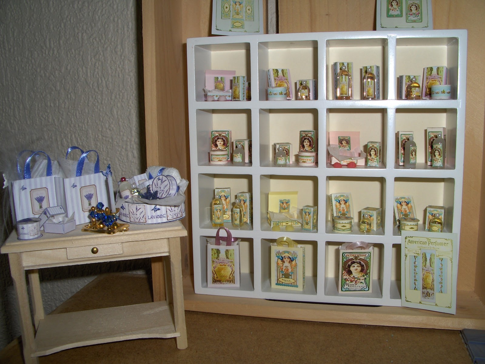 Annelies' Wereld in Miniatuur: Parfum kast