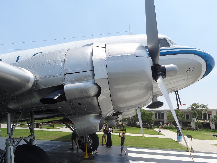 Plastic Models on the Internet: Aircraft walkaround vol.75: Douglas DC-3