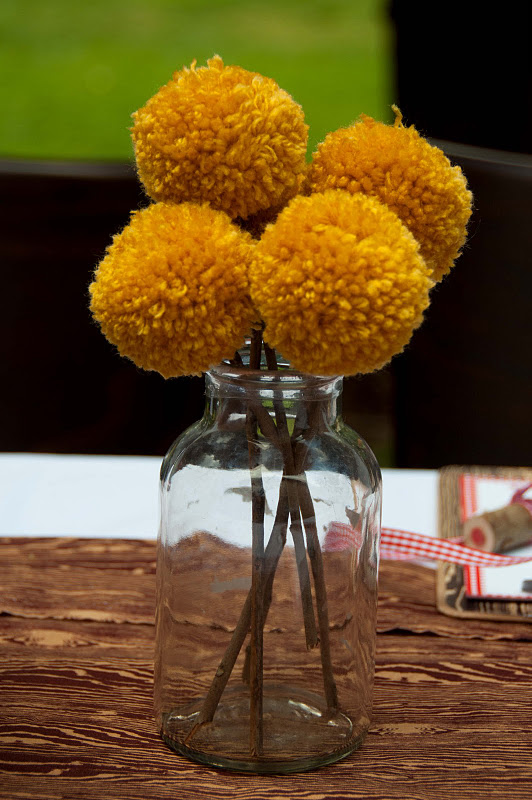 The Vintage Fern: Adorable Yarn Pom Pom Flowers