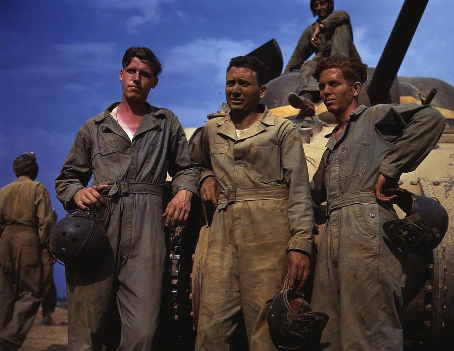 14 Stunning Color Photographs That Show American Soldiers Preparing ...