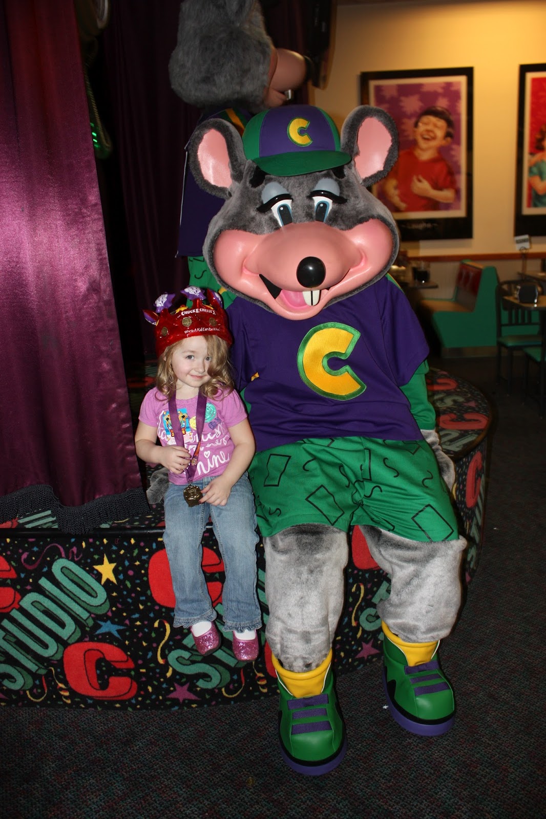 Justin, Sunset, Isabella & Katelynn: Bella's 3rd party at Chuck E Cheese!