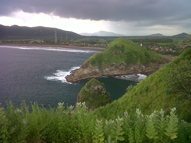 Explore Payangan Beach Of Jember Regency - EKPRAM