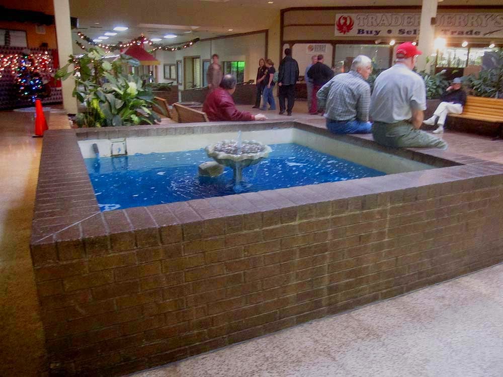 Sky City: Retail History: Claypool Hill Mall: Cedar Bluff, VA