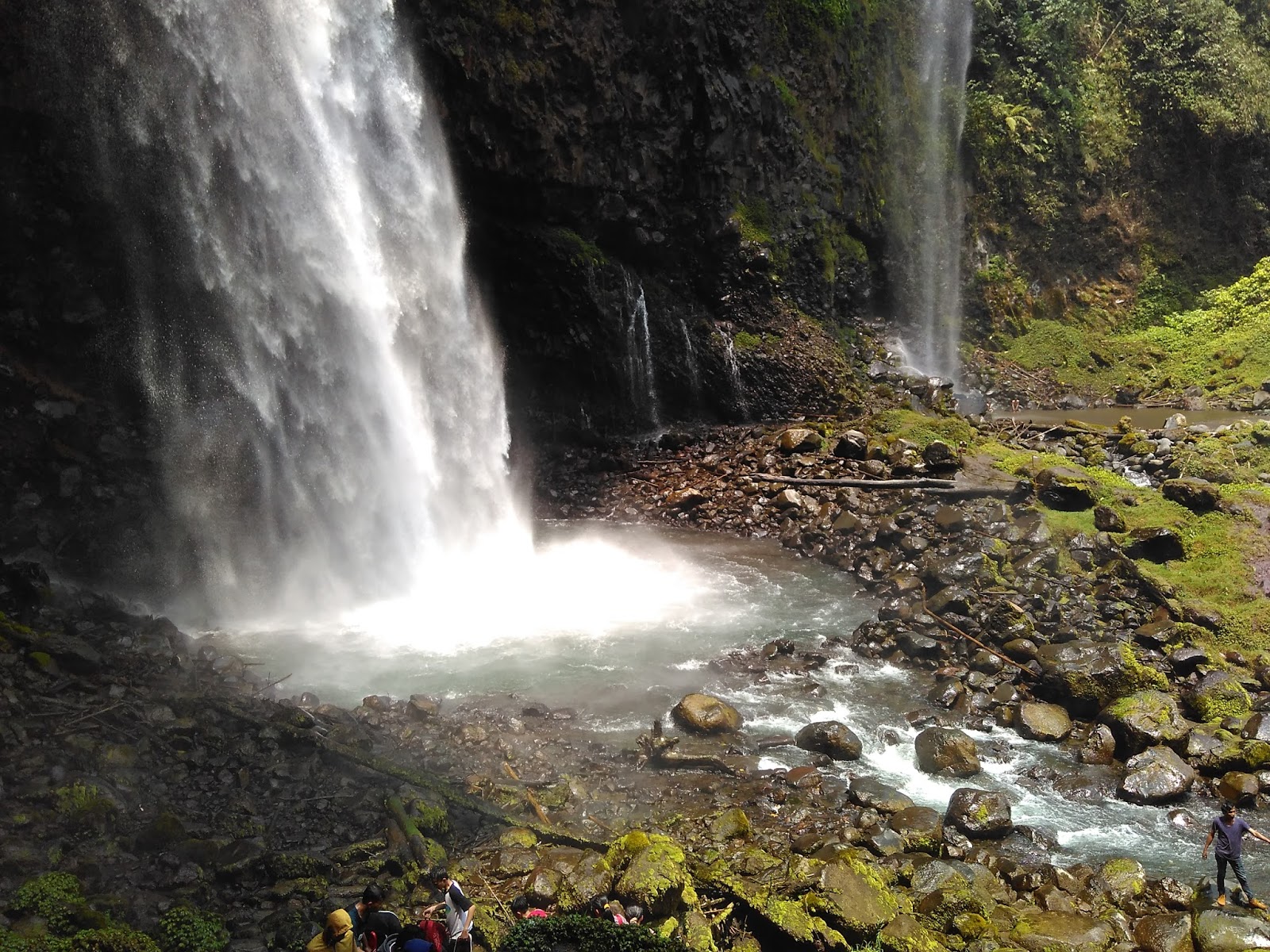Menikmati Keindahan Si Kembar Curug Ciparay | Travel Wisata di Jawa Barat