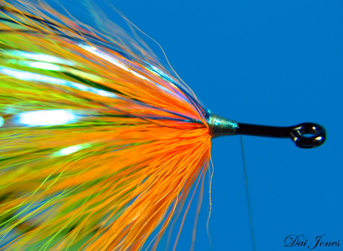 Flies step by step: Pike bucktail, hollow bait pattern.