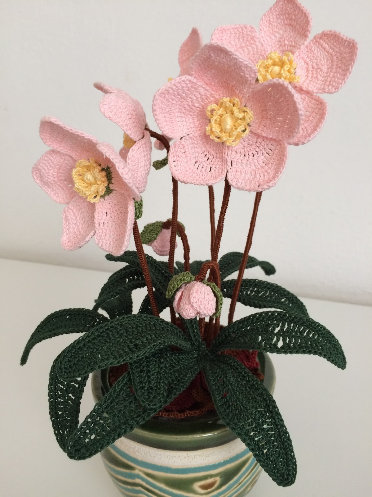 How to crochet a Christmas Rose Helleborus