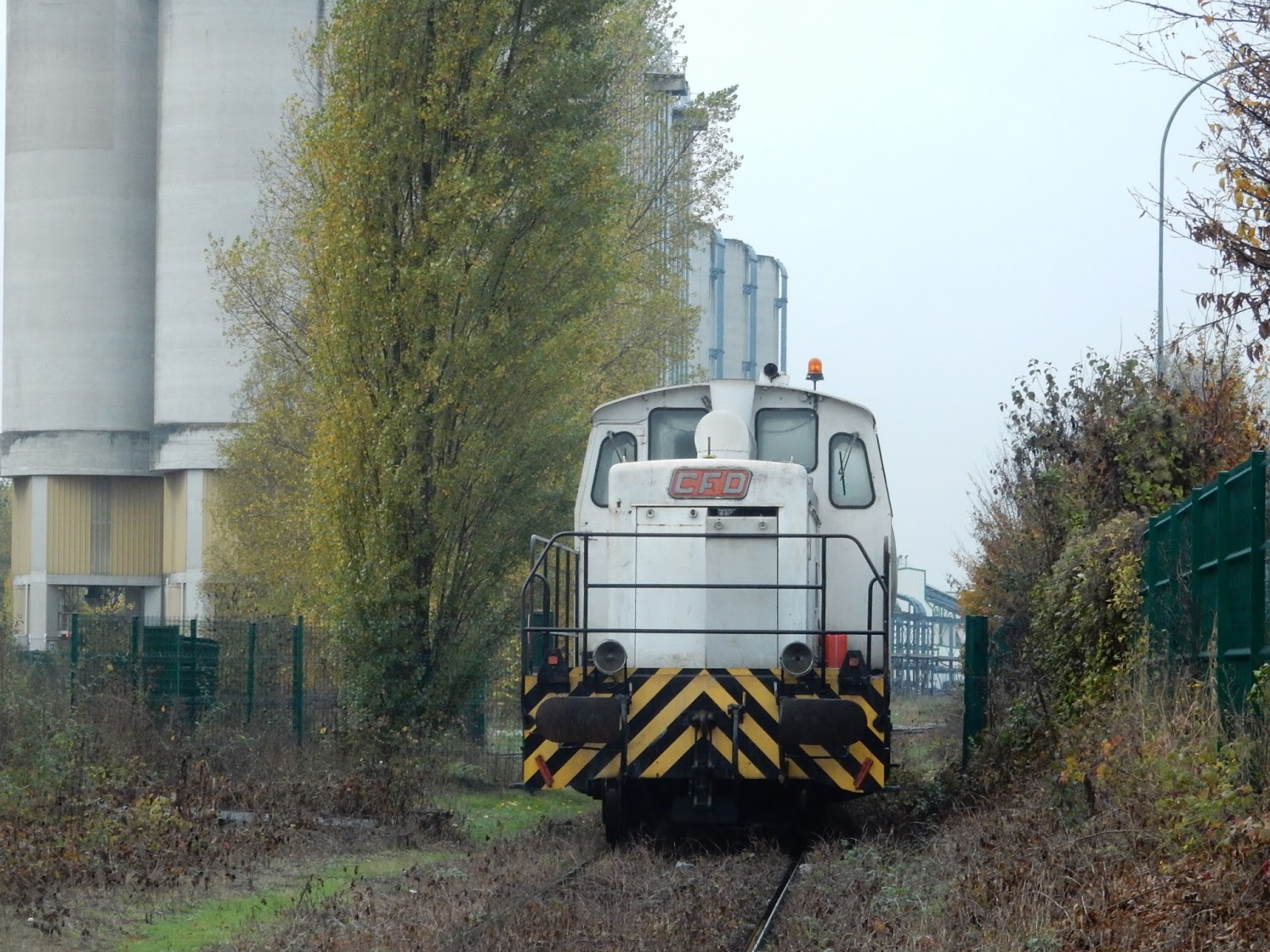 LA PASSION DU TRAIN: BB 71000 sur EP Lafarge à Vaires