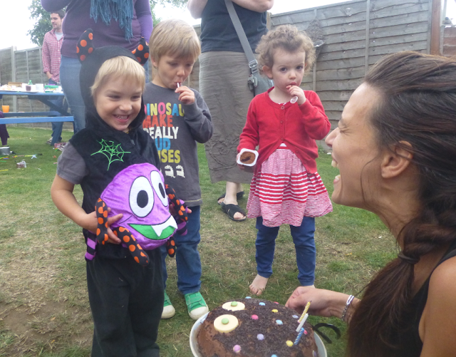 Jovial Spondoodles: Eden's 3rd Mini Beasts Party