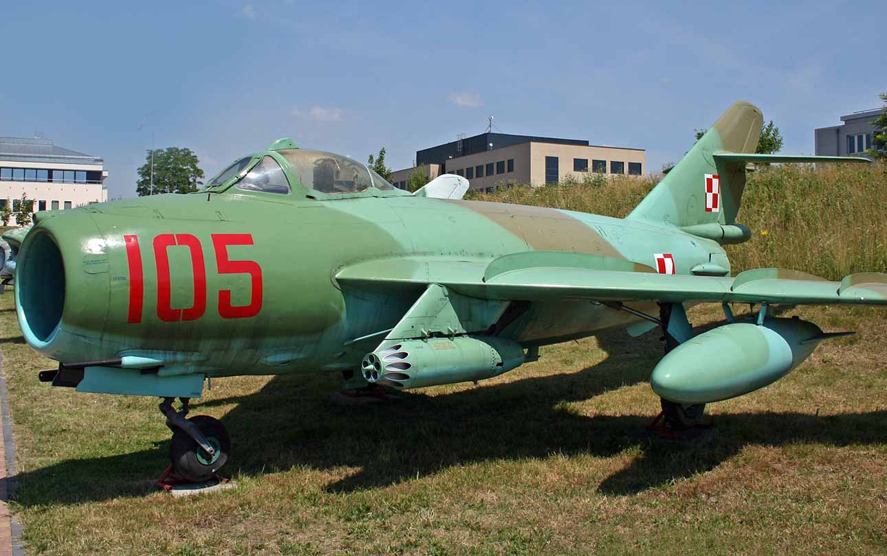 nhungdoicanh: PZL-Mielec Lim-6