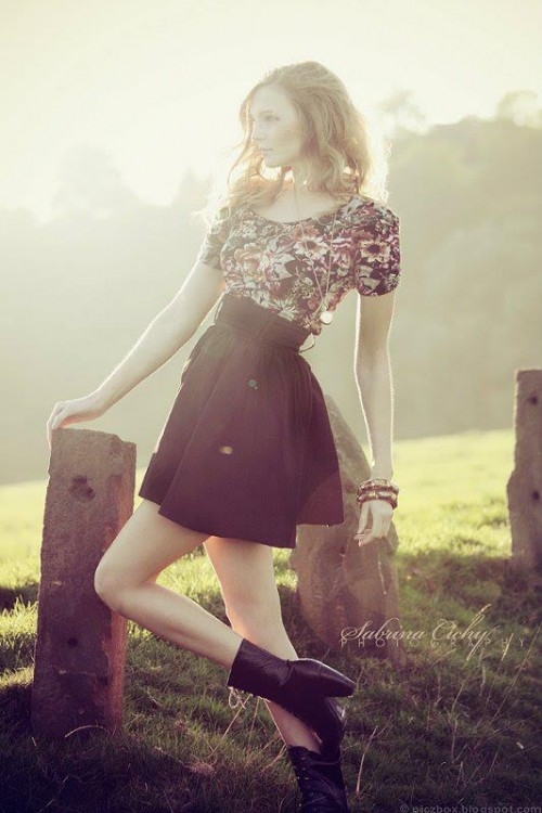 Cool & Stylish Facebook profile pictures for girls: 3 | PiczBox