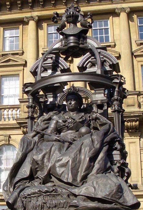 North-East History Tour: Queen Victoria’s Statue, Newcastle (NZ249640)