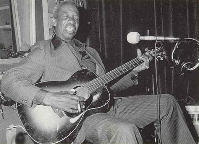 The Blues Never Die: MAXWELL STREET JIMMY DAVIS