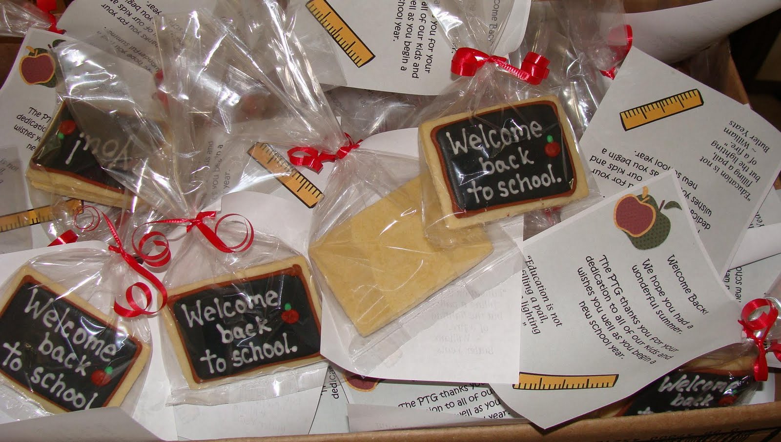 Door County Custom Cakes and Cookies: Welcome back to school Cookies