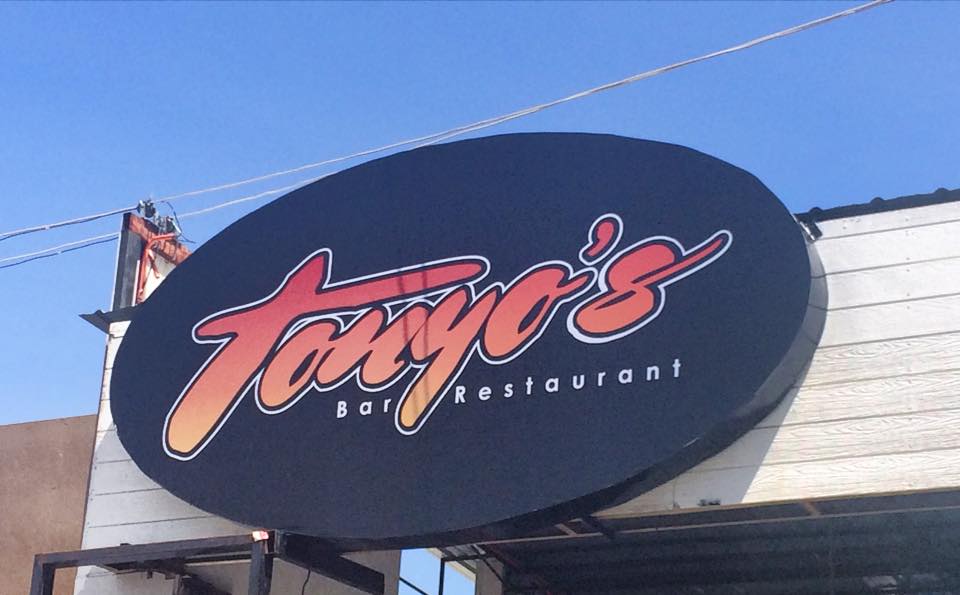 Tonyo's the Crowd Flocks: Tonyo's Bar and Restaurant