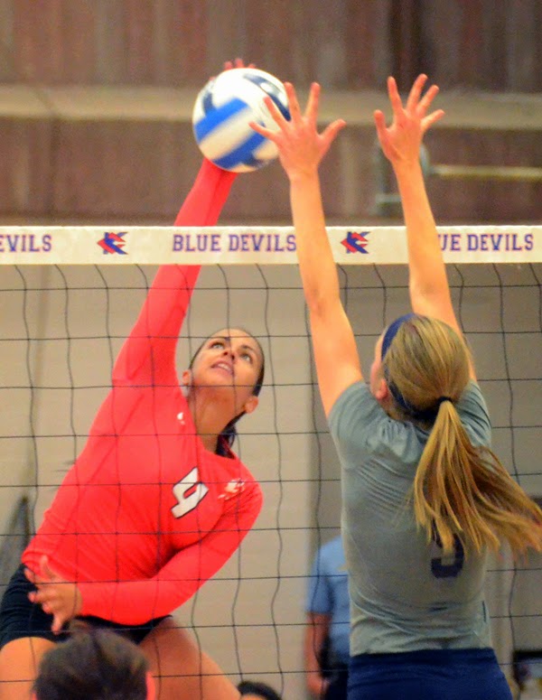 Kansas City Kansan: KCKCC knocks off JCCC in volleyball thriller