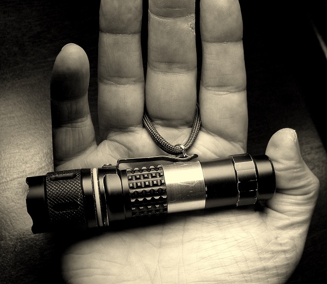 Stormdrane's Blog: Paracord fingerloop retention ring...