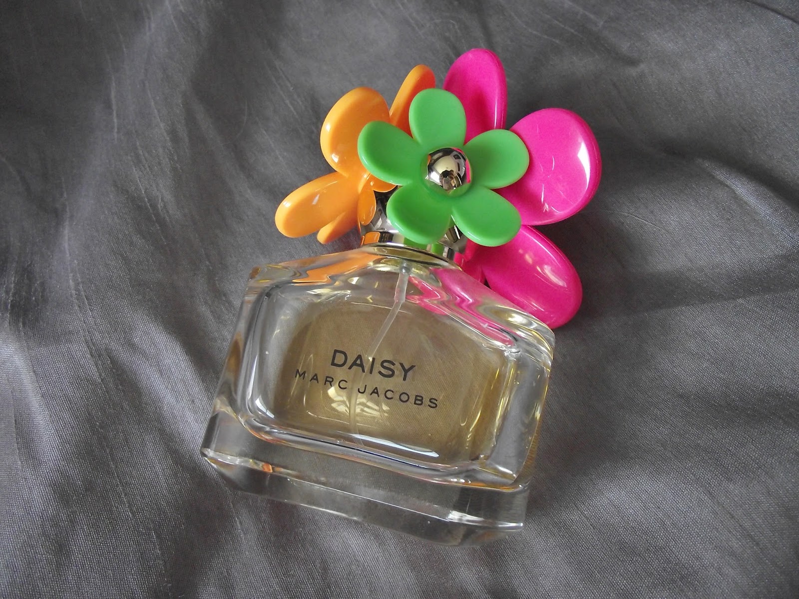 Periwinkle Lace: Review: Marc Jacobs Daisy Limited Edition "Sunshine ...