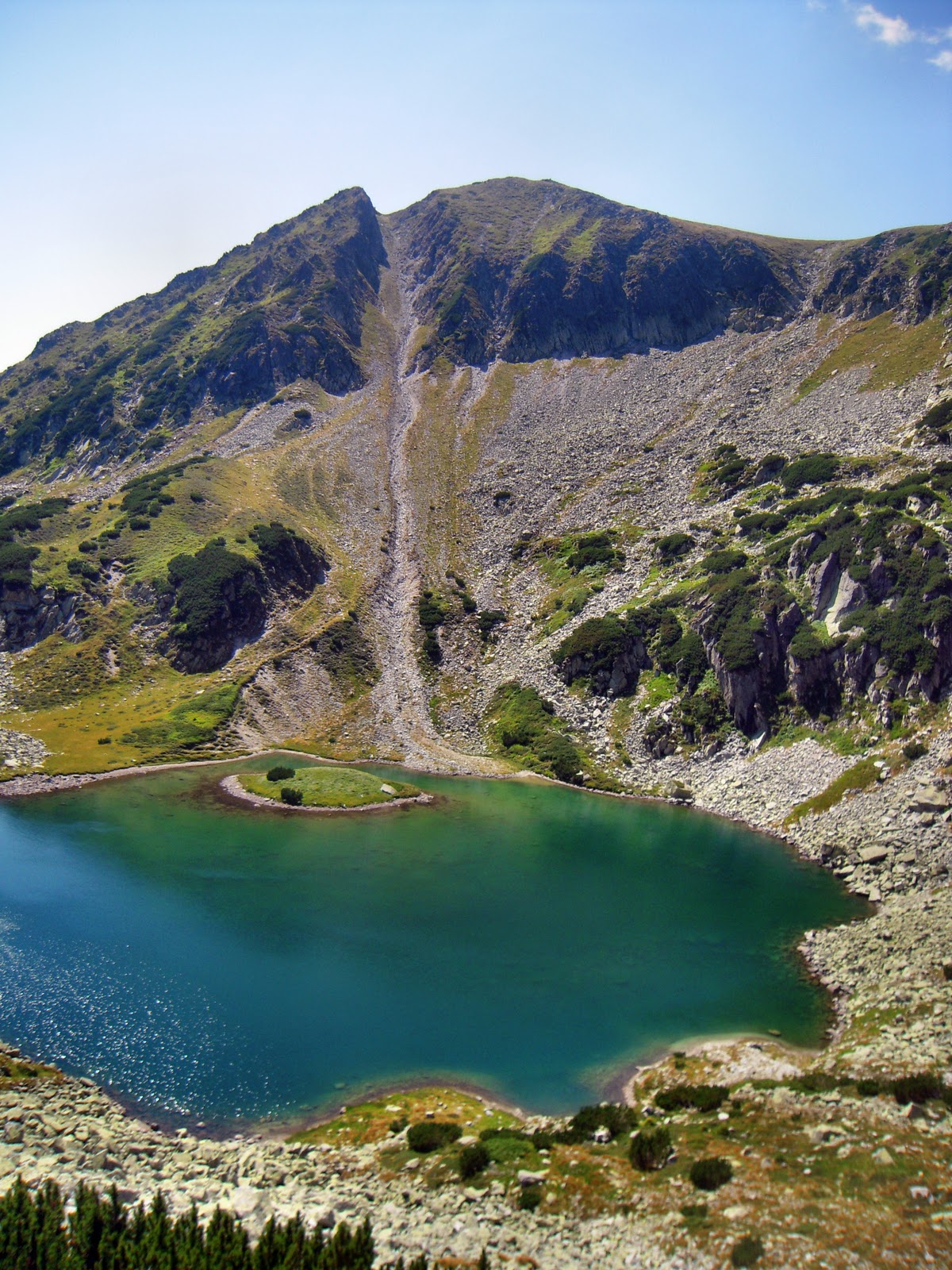 Nefertari Claire: Taul Tapului - sau lacul ce are suflet de copil