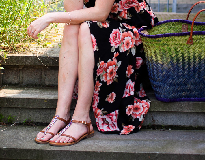 Outfit: Floral maxi dress, glitter sandals - THE STYLING DUTCHMAN.