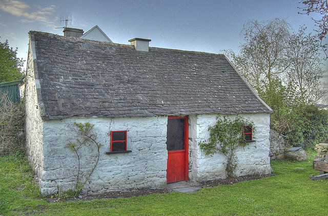 A 60's Ranch Home Gets a New Cottage Identity - A Joyful Cottage