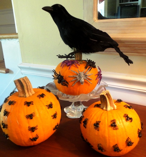 21 Rosemary Lane: Hey There's Critters on Them There Pumpkins!