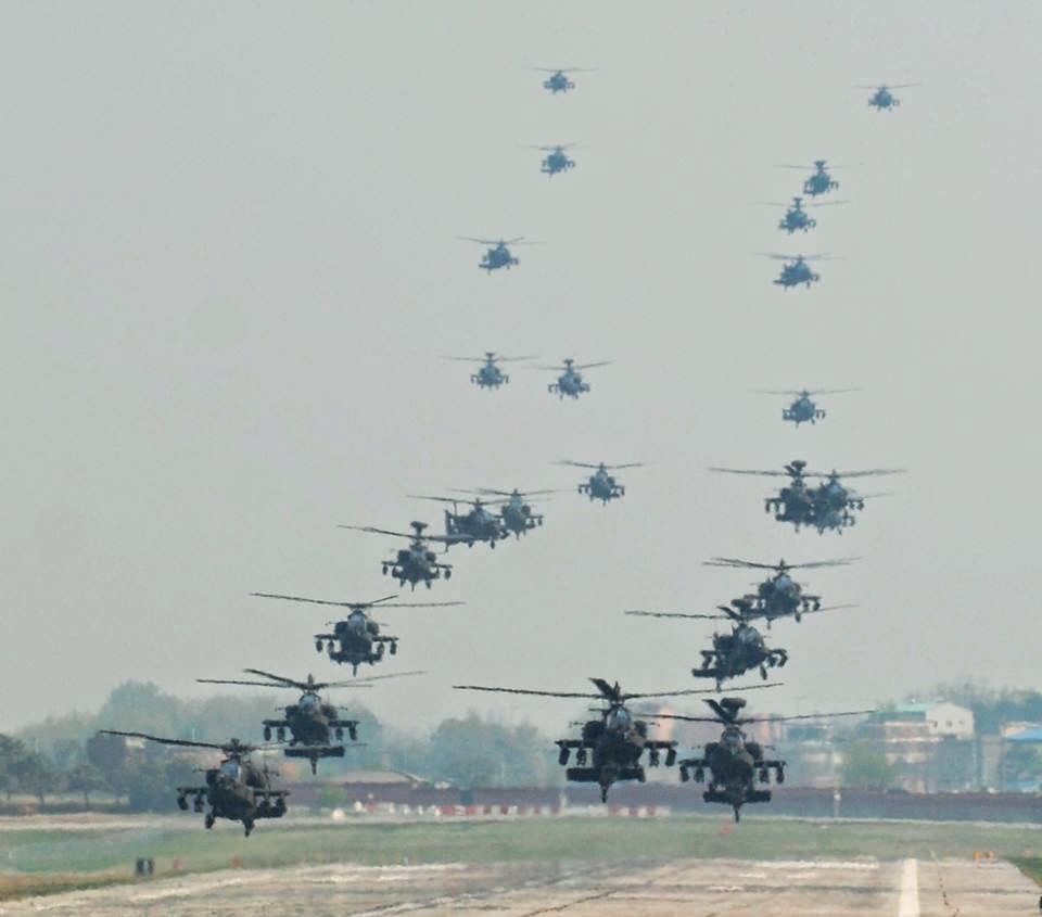 Asian Defence News: 24 U.S. Apache attack helicopters perform mass ...
