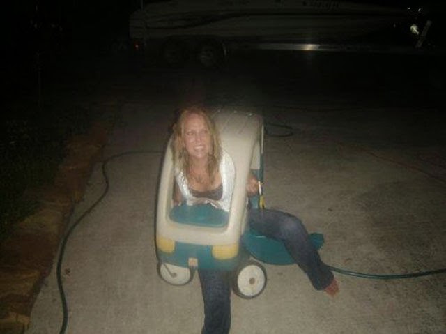 30 Amazing Pictures of Girls Getting Stuck in the Weirdest Places ...