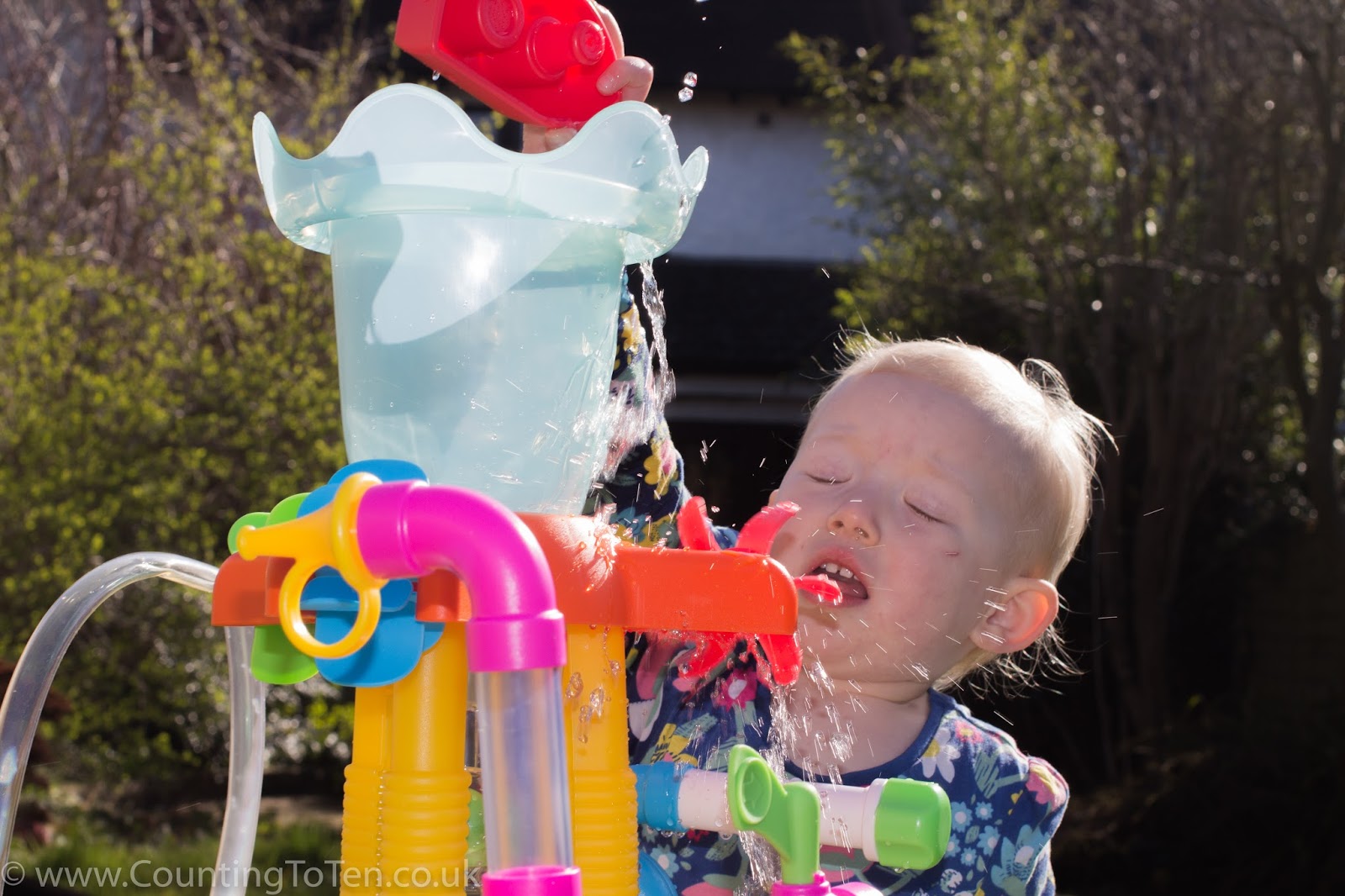 Review: Little Tikes Fountain Factory Water Table - Counting To Ten