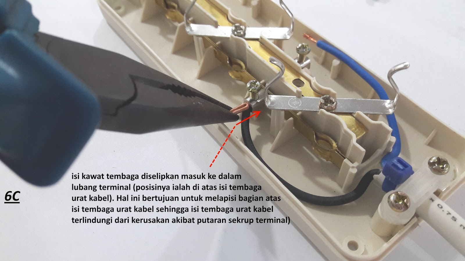 Panduan Pemasangan Kabel Pada Stop Kontak (Dengan Gambar Step By Step)