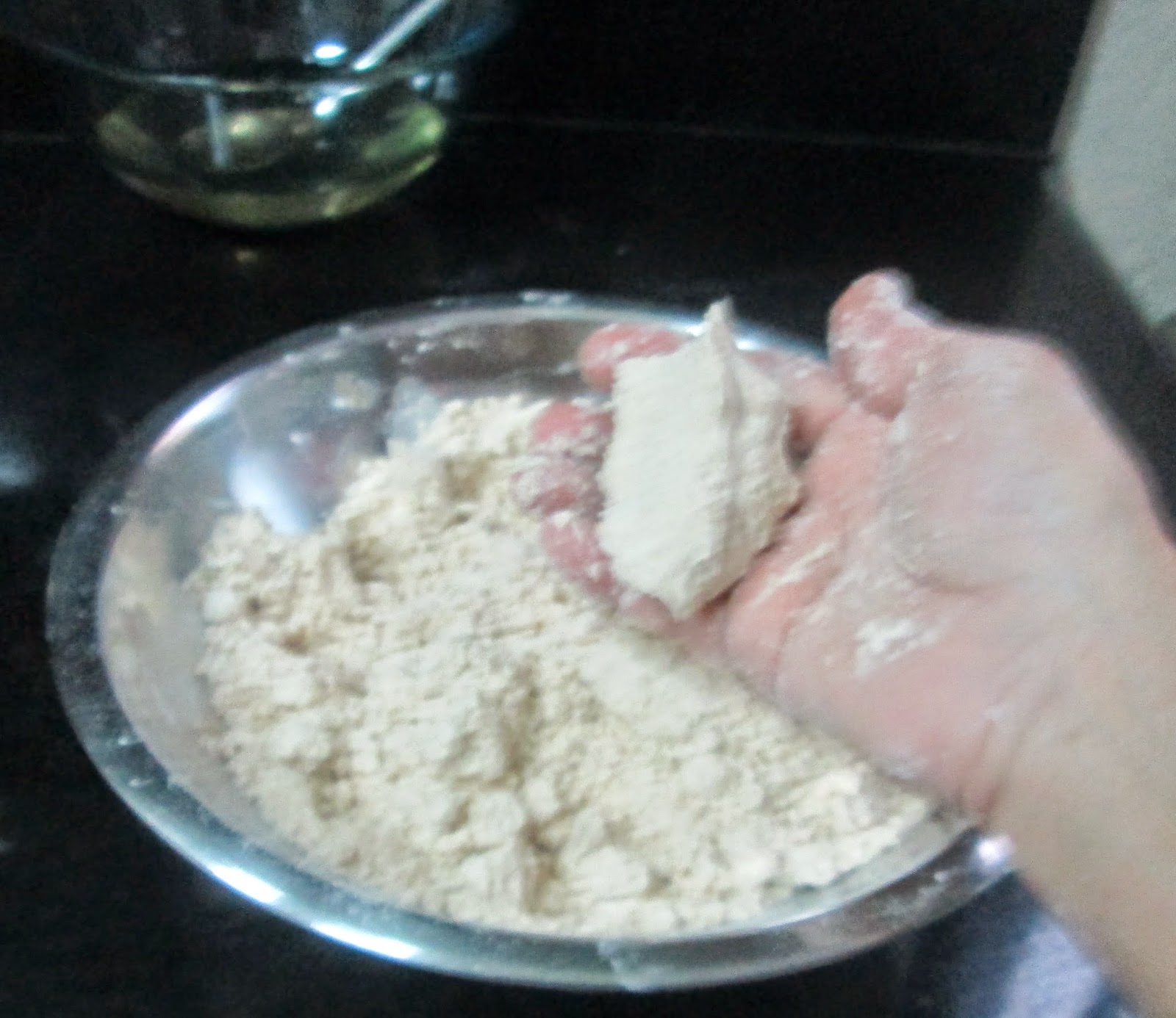 Shobha's Food Mazaa: MITHO LOLO / MITHI LOLI ( Sindhi Sweet Roti )