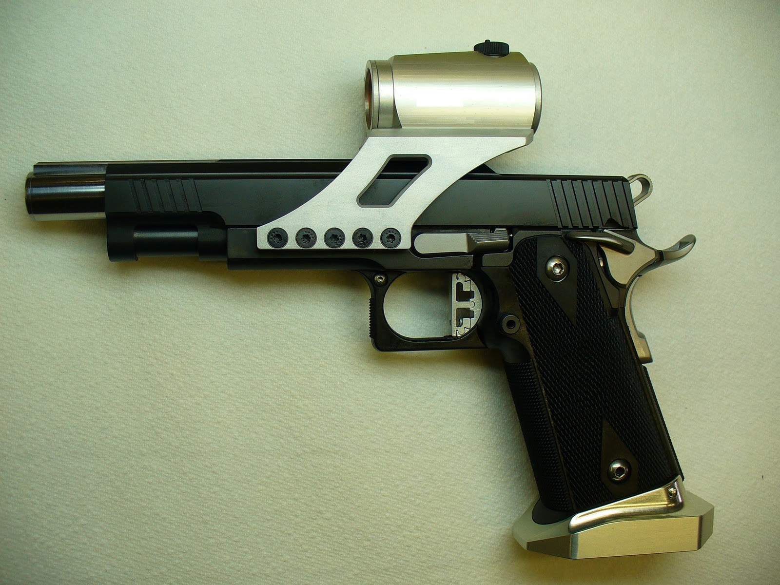 TACTICAL WAREFARE ARMORY: 1911-2011 PISTOLS