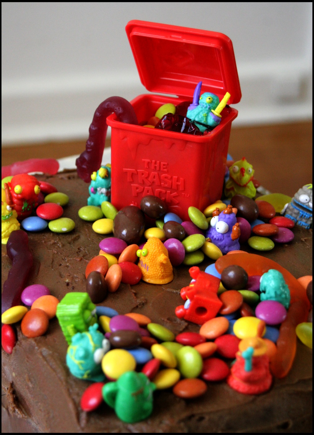 Just this side of chaos...: How to make a Trash pack birthday cake