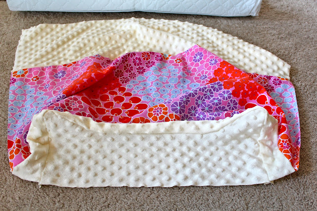 LA-Stitch: {DIY} Contoured Changing Pad Cover