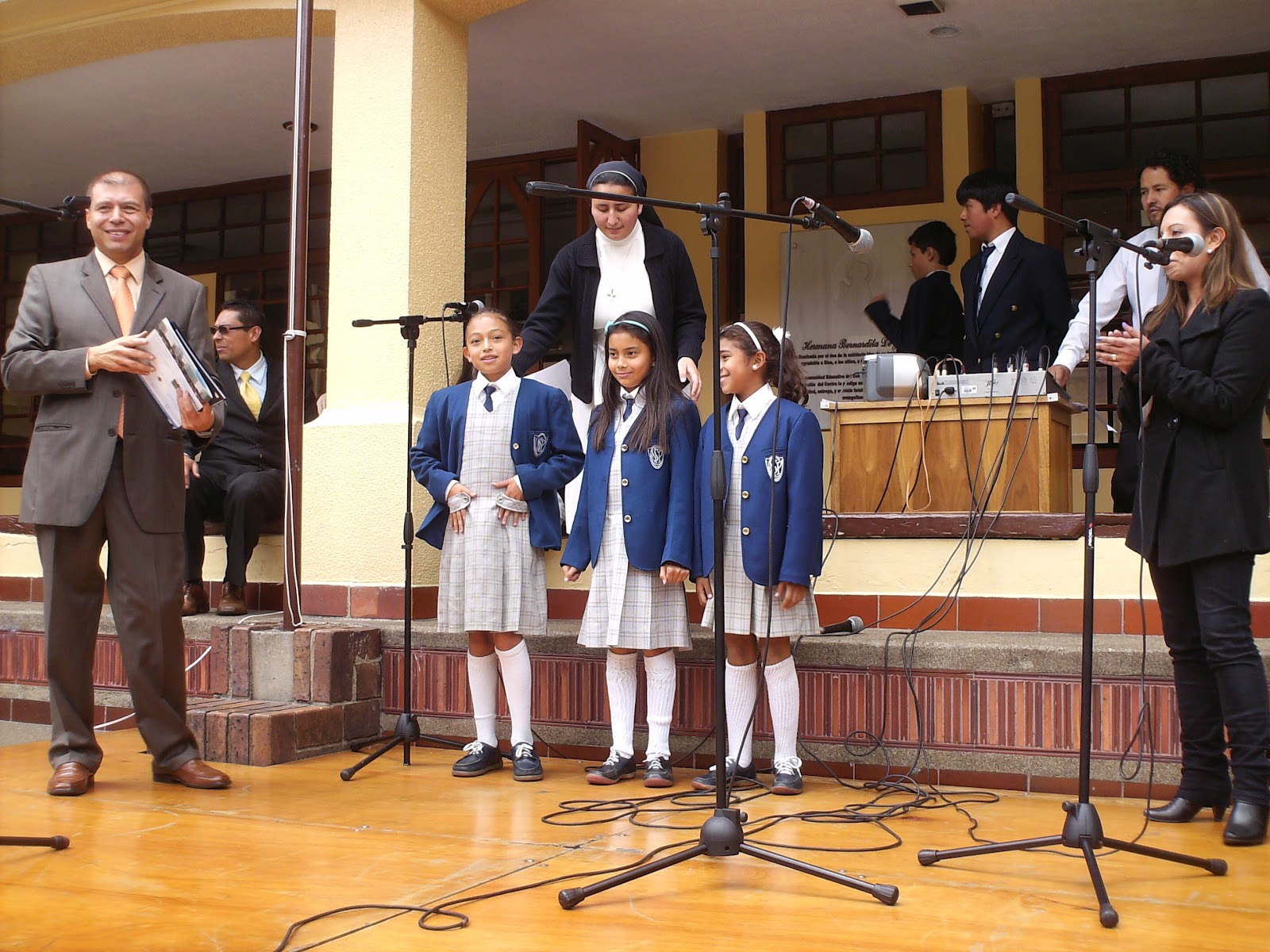 AEA EXPLORER BLOG!: Colegio Presentacion Centro Graduation