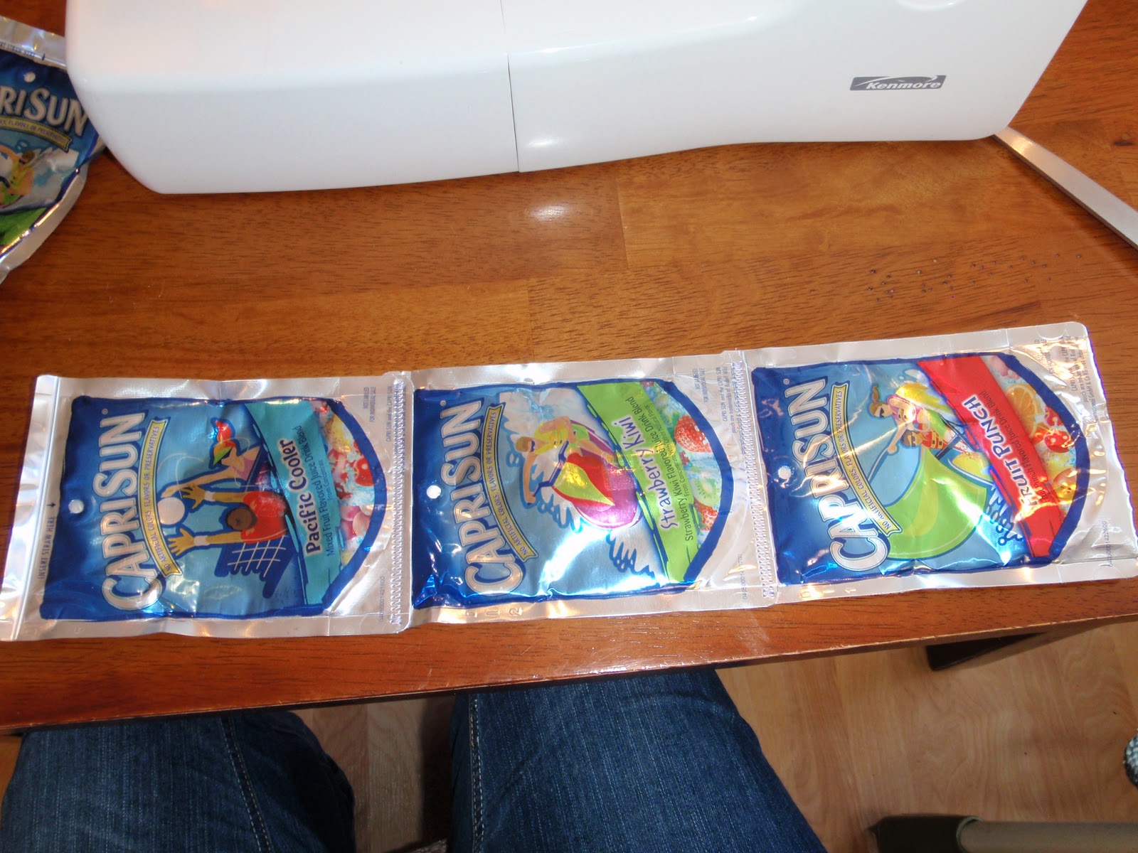Michka's Creative Solutions: Tutorial: How to make a Capri Sun Bag/Tote