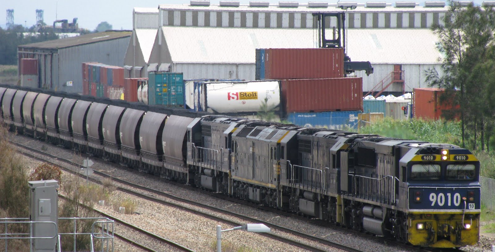 rusted2therails: Pacific National 90 class in action