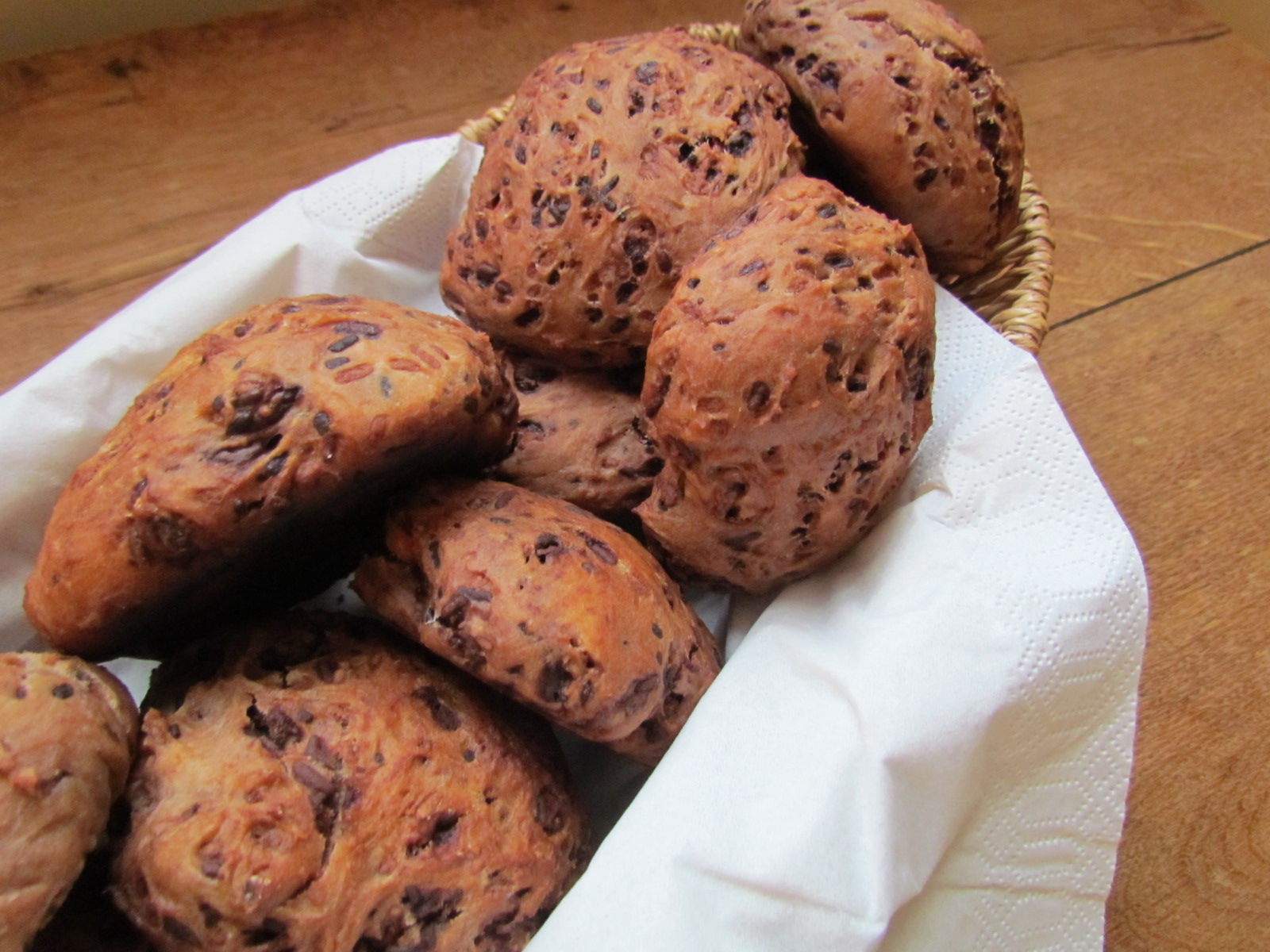 Mumandsons: CHOCOLATE CHIP BUNS