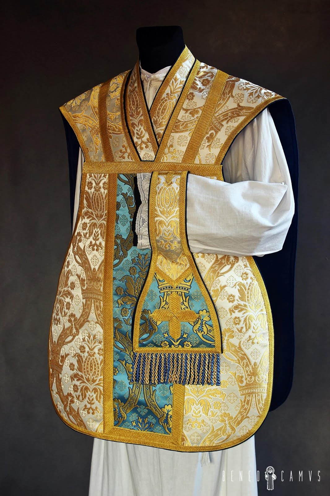 Marian Blue, Gold and White Vestments from Benedicamus ~ Liturgical ...