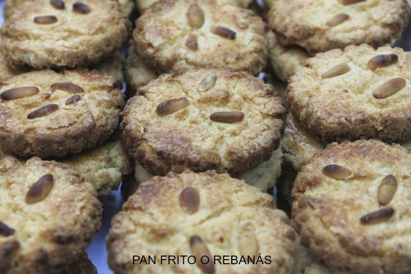PAN FRITO O REBANÁS: PASTITAS DE PIÑONES