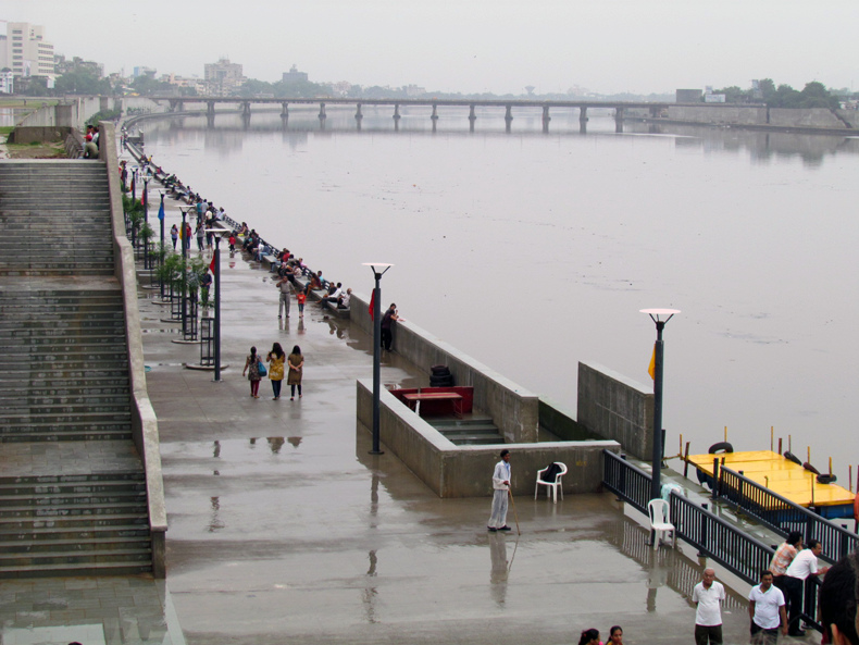 Get FuN Here: Sabarmati River Front .... !