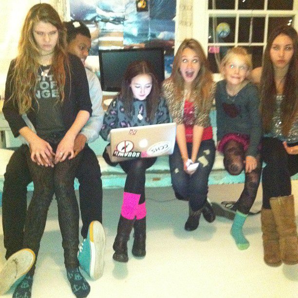 Noah Cyrus Special Fansite ♥: a new pic of Noah and her friends